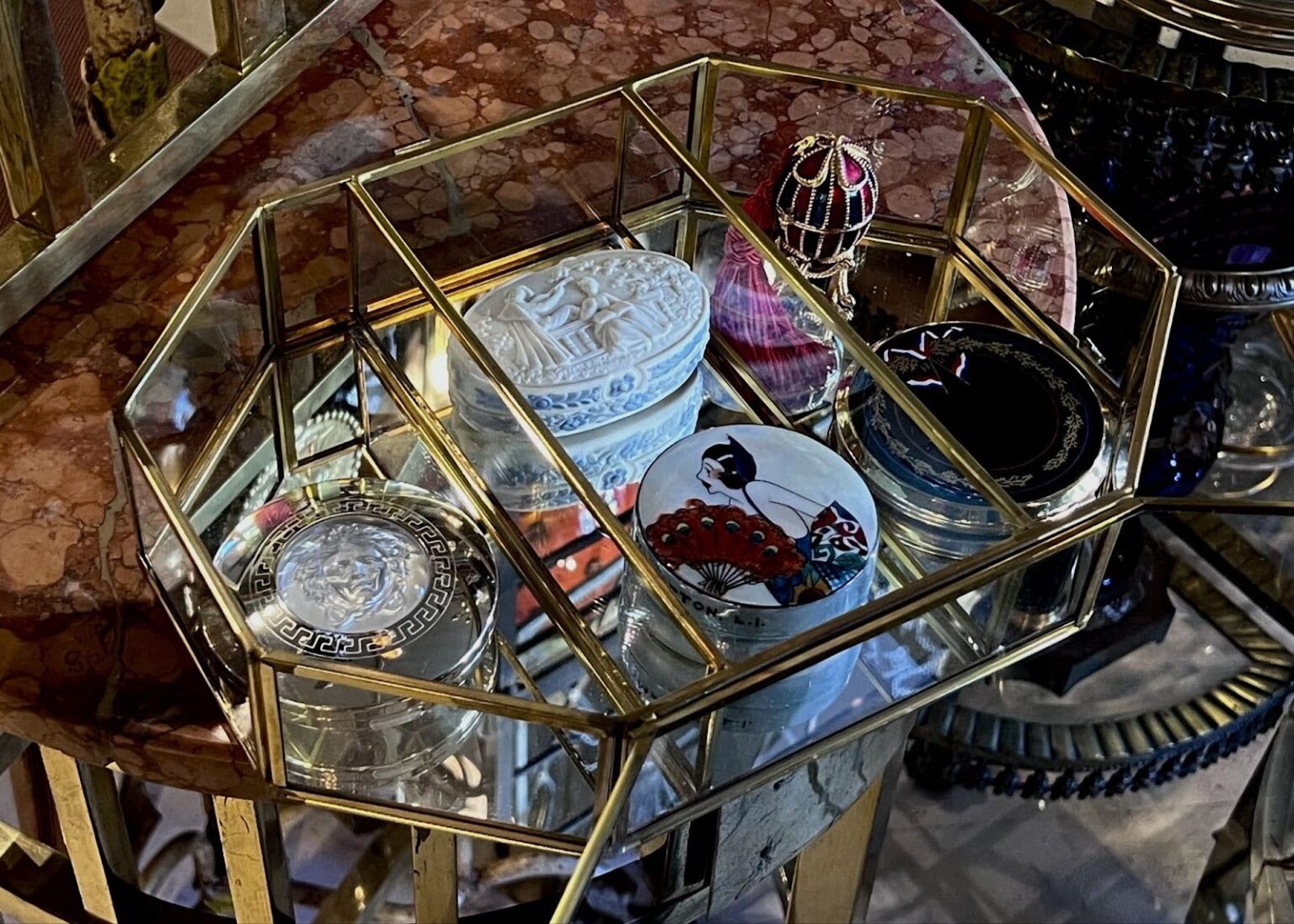 What is a trinket?: An exploration of tchotchkes, doohickeys and ...