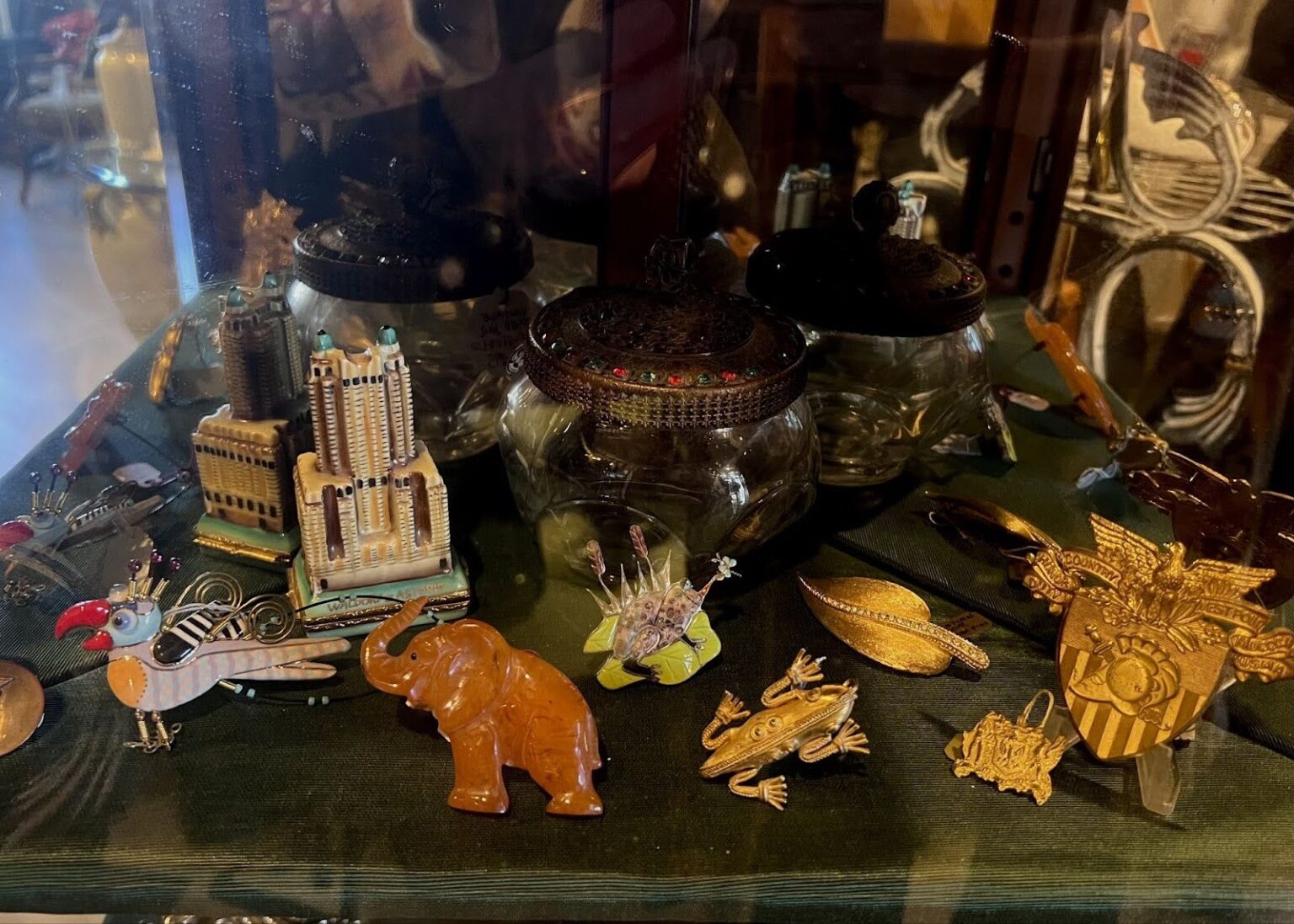 What is a trinket?: An exploration of tchotchkes, doohickeys and ...